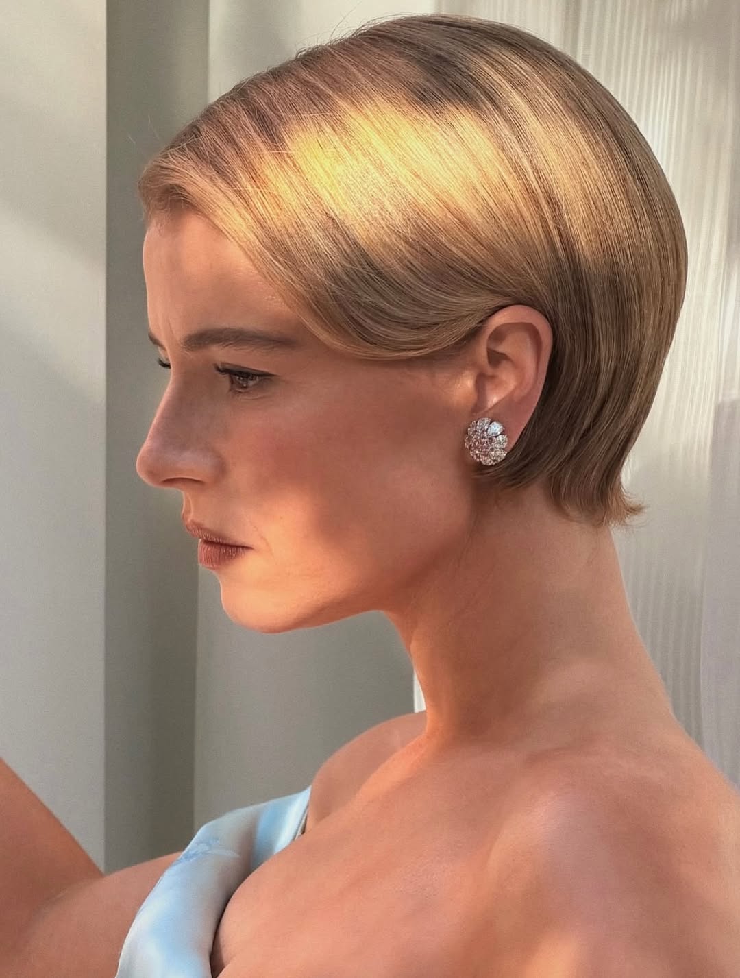 Recreate Jessie Buckley's Golden Globes makeup look at home - Irish ...